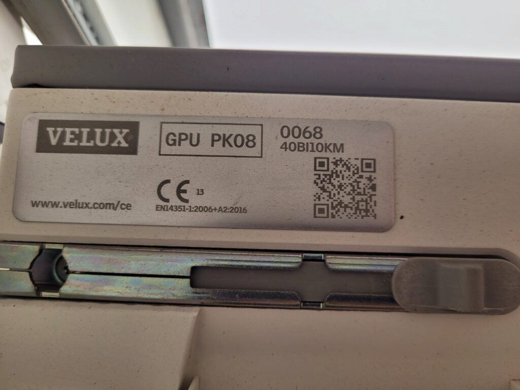 Dachfenster-Typen anhand des Typenschilds erkennen